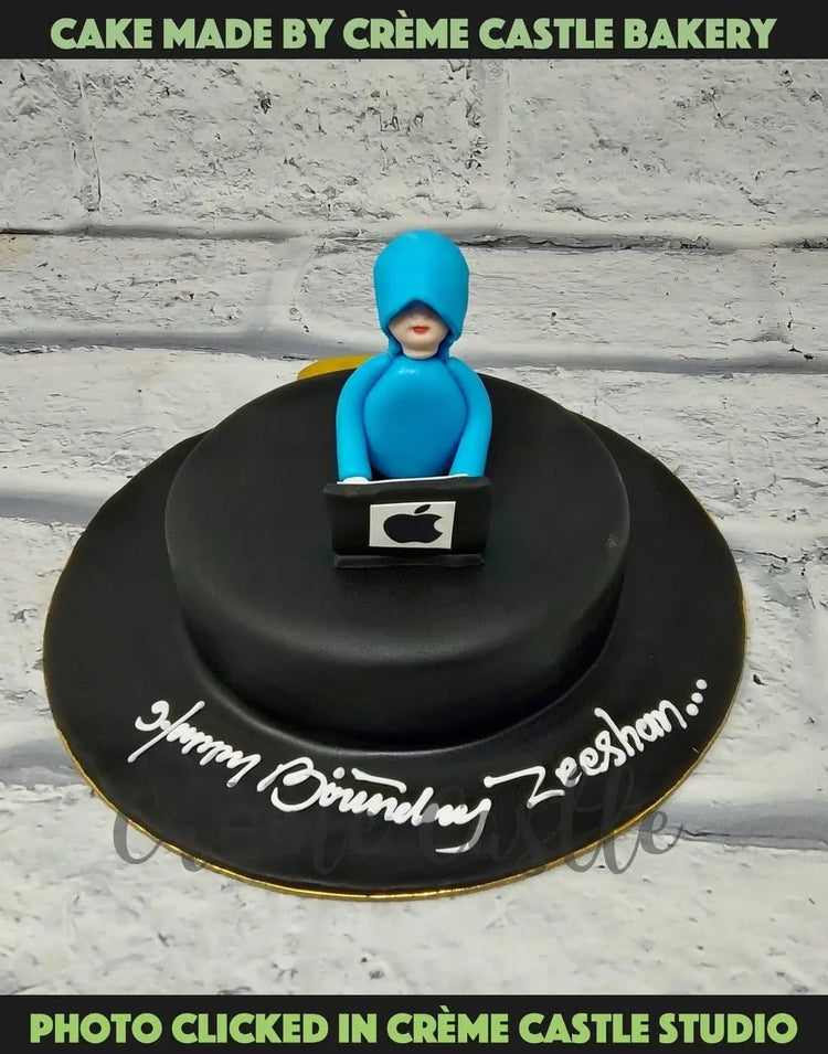 Hacker Cake – Creme Castle