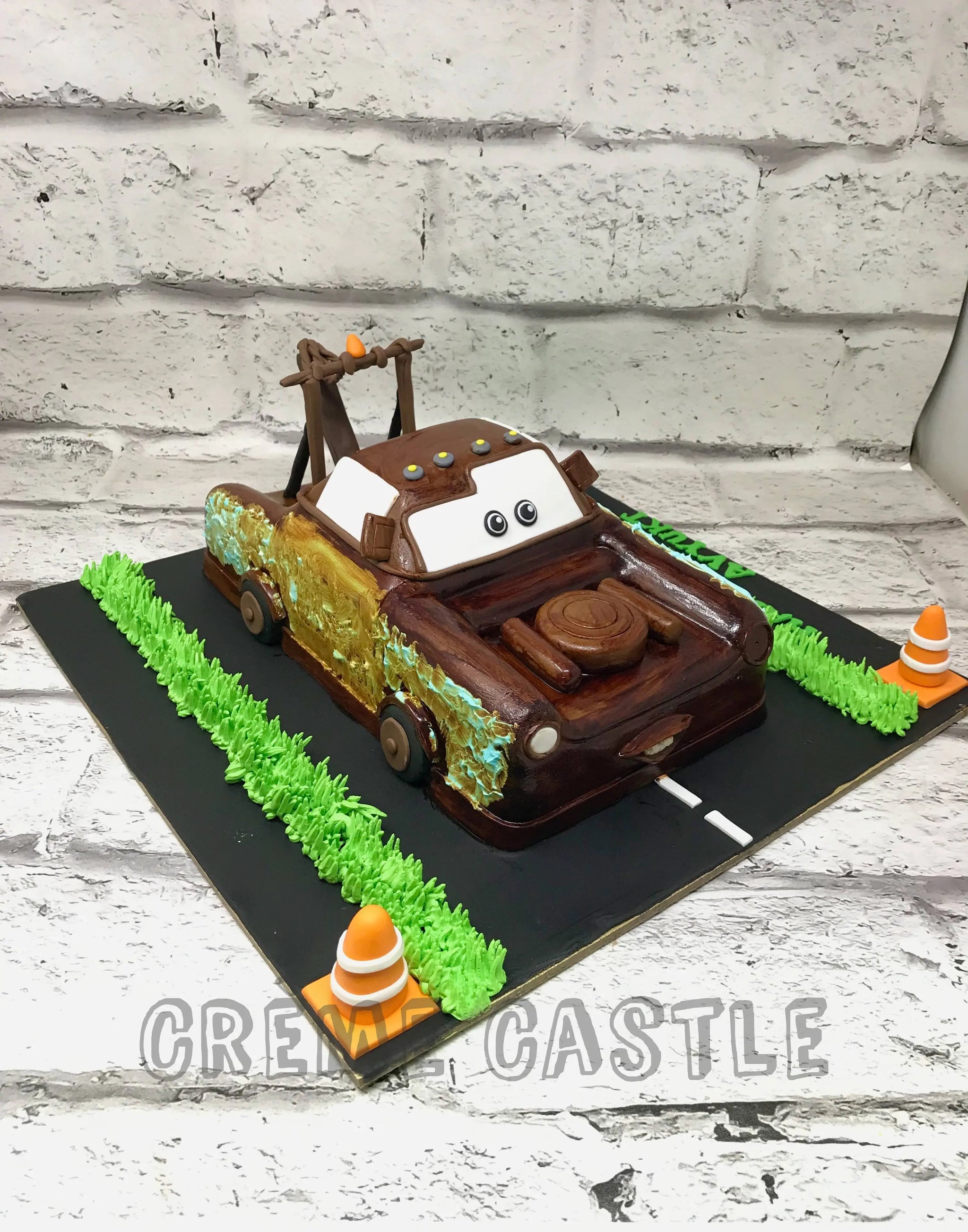 Mater Shape Cake - Creme Castle