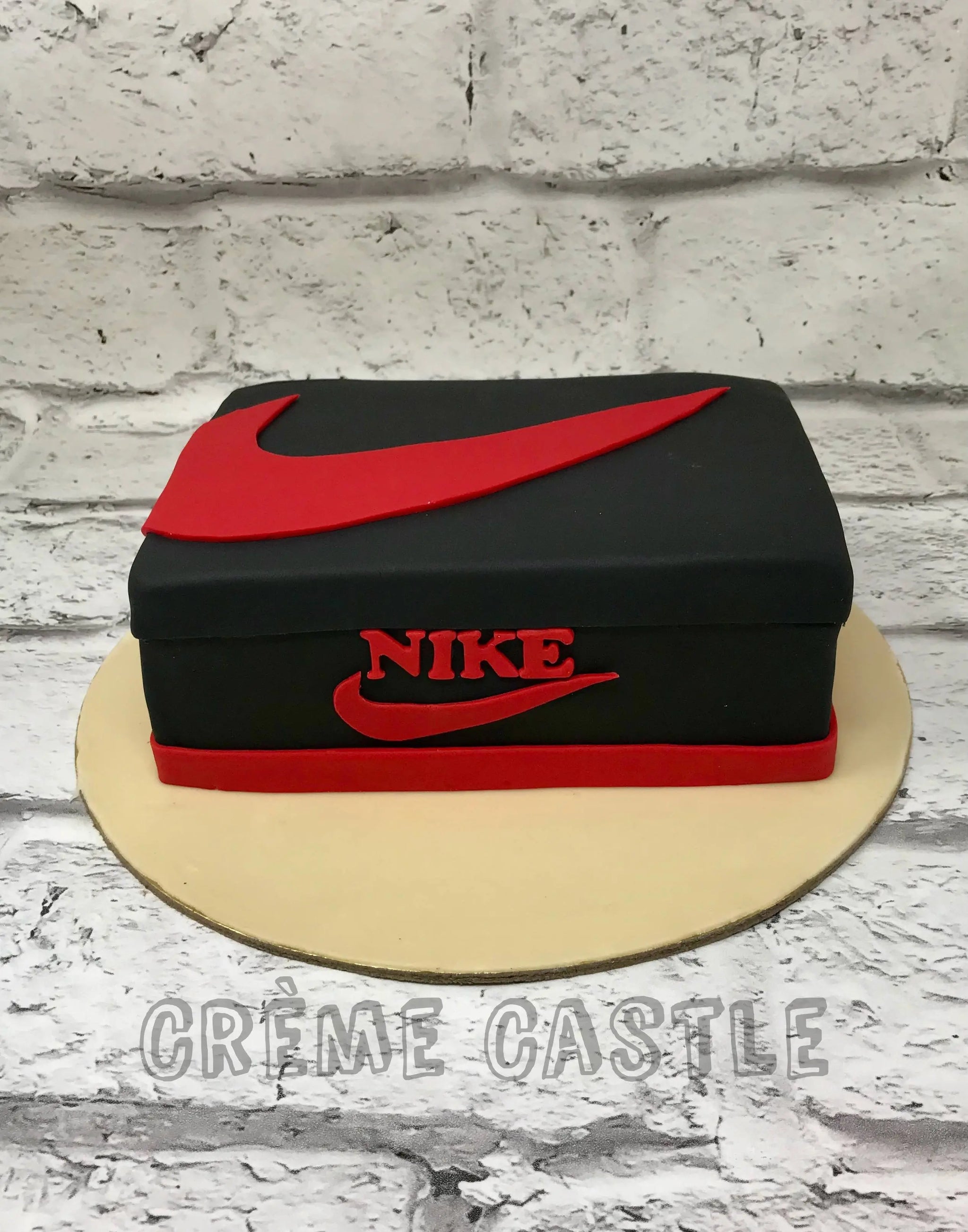 Nike Box Cake – Creme Castle