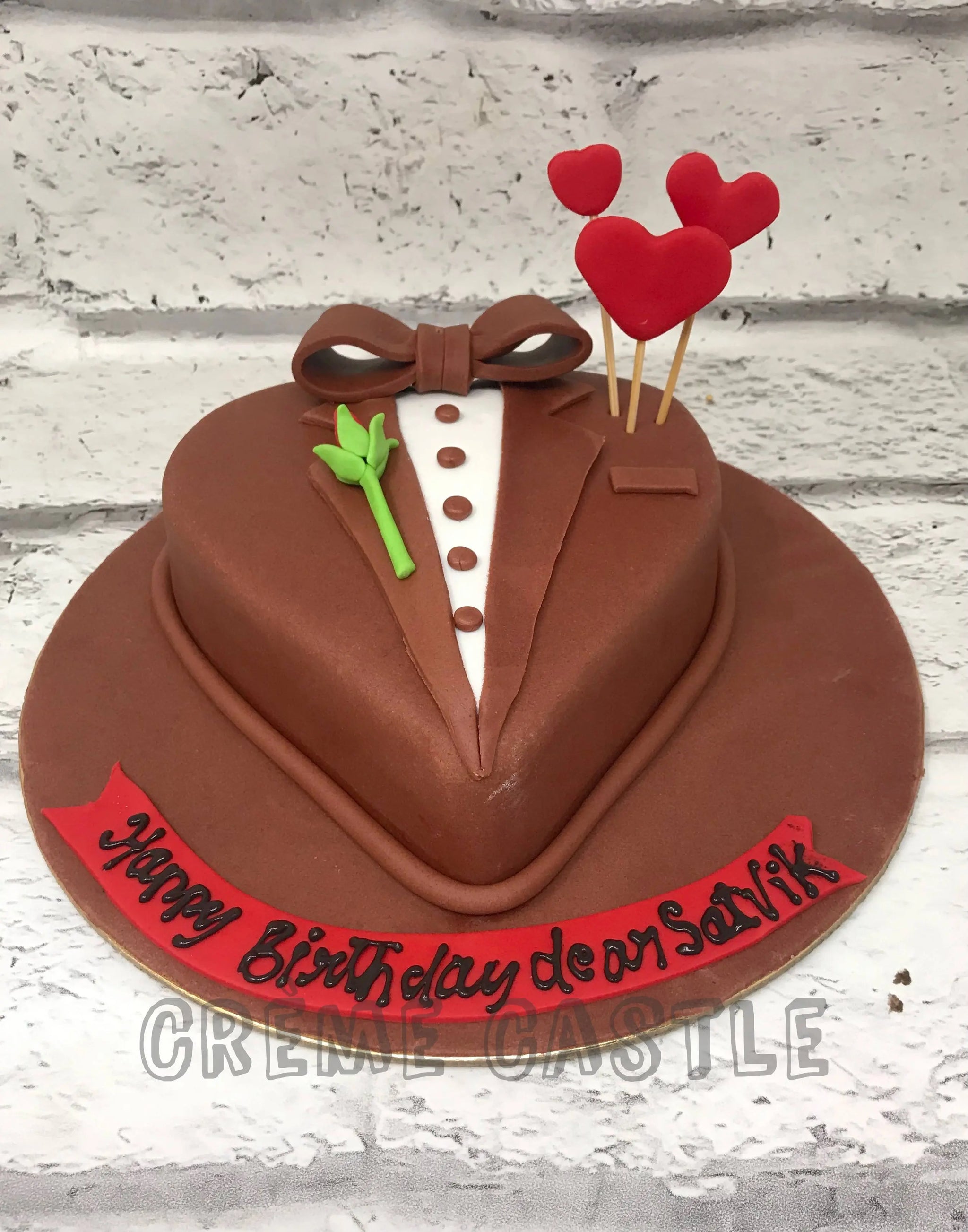 Heart Gentleman Cake – Creme Castle